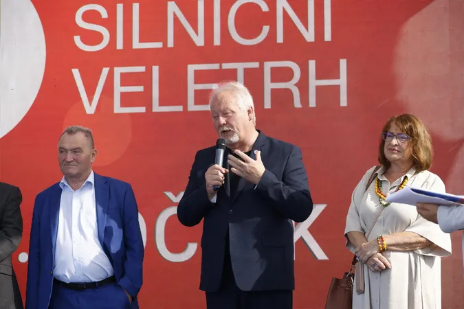 Na Silniční veletrh se sjely desítky vystavovatelů | SÚS Pk