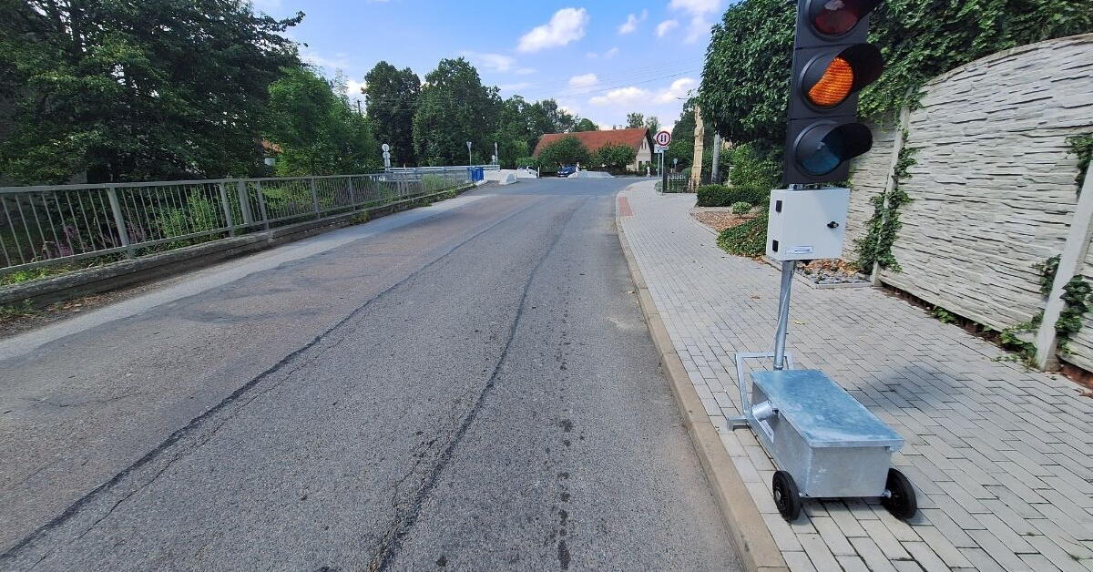 Provoz v Radimi hlídají nové „chytré“ semafory | SÚS Pk
